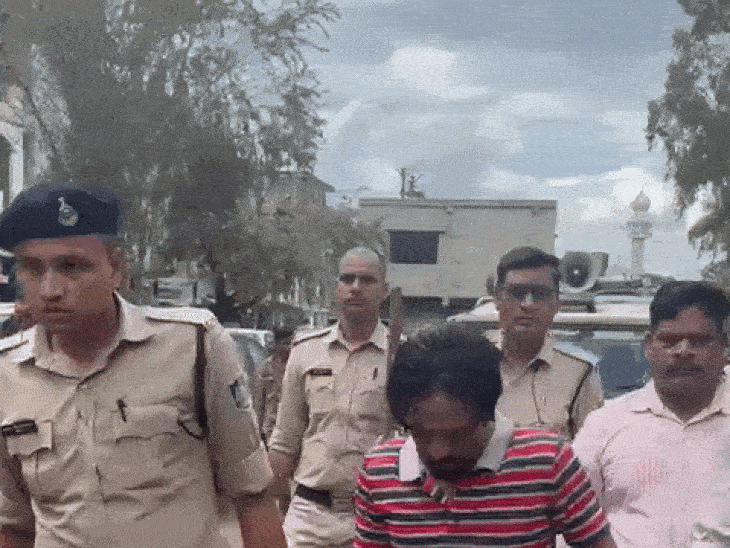 A procession was taken out for the accused who brandished a sword