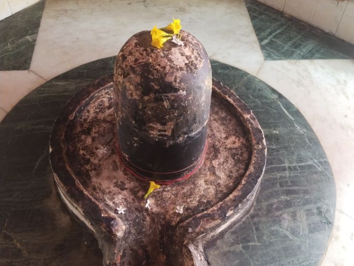 The ancient Shivling was changed in Jharkhandi Mahadev Temple