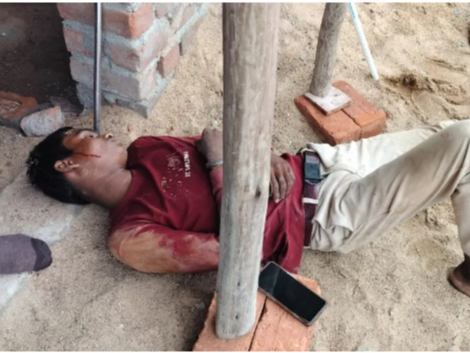 Two workers fell from a height of 25 feet | 25 फीट ऊंचाई से गिर गए दो ...