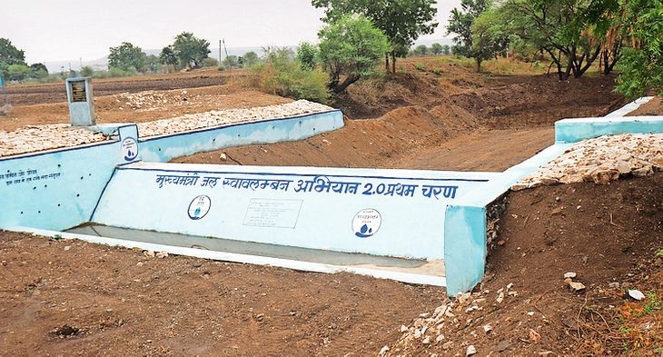 Anicut is being built in Etauwa at a cost of Rs 17.20 lakh, 300 ...