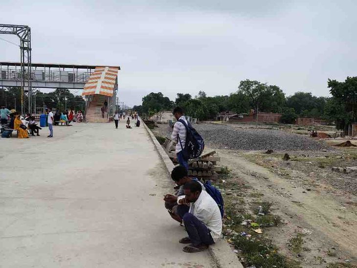 Passenger safety at risk at Dariyabad railway station