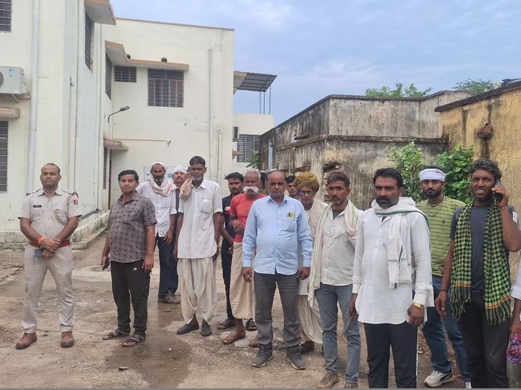 Accident due to lightning during rain in Mandrayal karauli Rajasthan ...