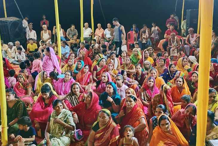 Emotional devotees became emotional after listening to the story of ...