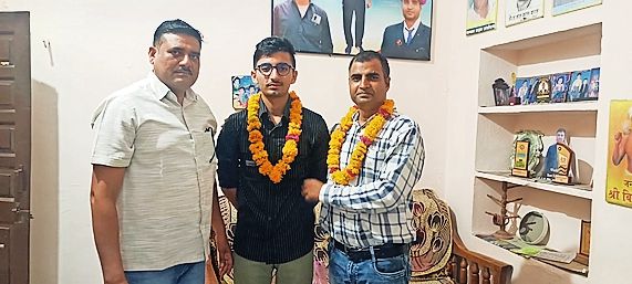 Student Dhruvansh brought glory to his village by scoring 600 marks in ...