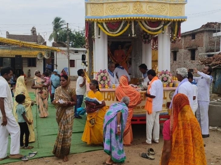 Procession taken out on the birth anniversary of Shri Satya Sai Baba ...