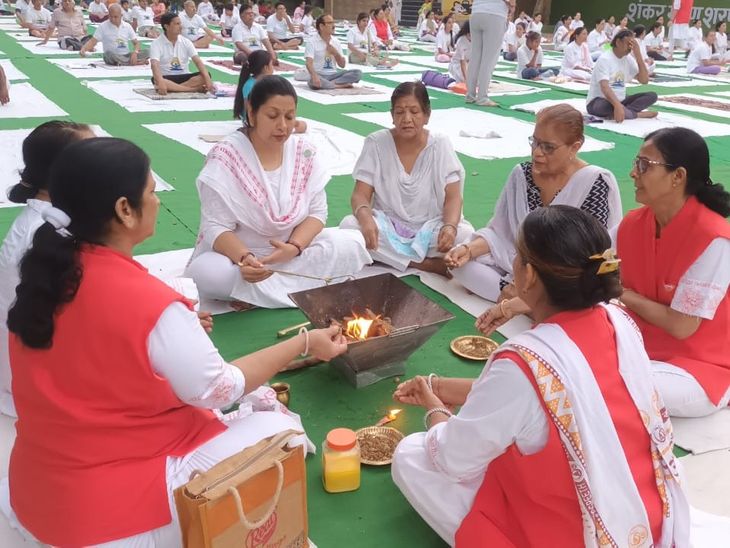 International Yoga Day: Yoga practice with offerings in havan ...
