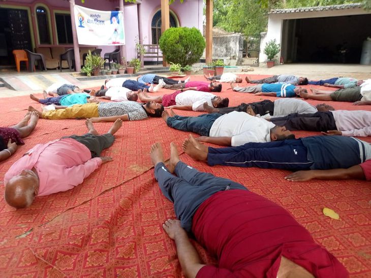 Program on International Yoga Day in Pipargaon | पीपरगांव में ...