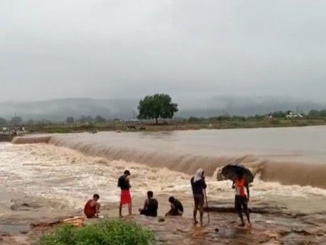 Many villages were cut off from communication due to flood in Manikpur