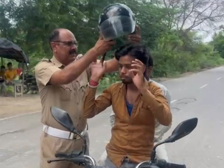 Those who break traffic rules got a unique lesson | यातायात नियम तोड़ने ...