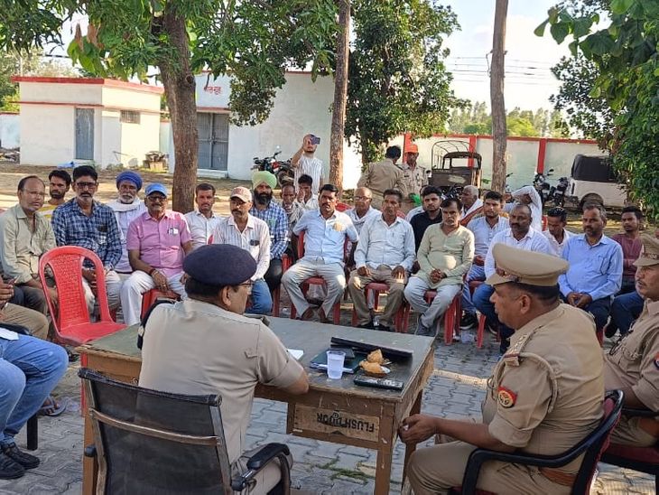 Meeting of village heads at Magalganj police station | मैगलगंज थाने में ...