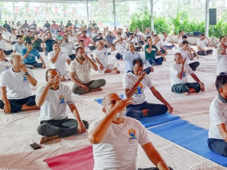 Mass yoga practice in Kapasan on International Yoga Day | अंतरराष्ट्रीय ...