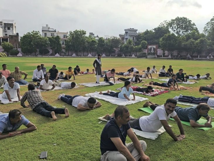 Mass yoga practice in Lucknow on International Yoga Day