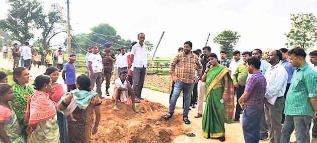 Build the road in 15 days or else take action: Asha | 15 दिनों में बनाएं सड़क नहीं तो कार्रवाई ...