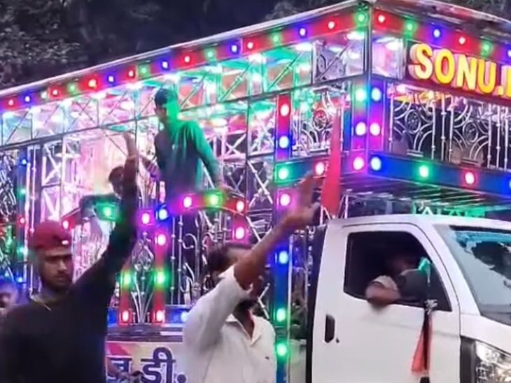 DJ operator shot for not playing obscene song in Jamui Bihar News | अश्लील गाना नहीं बजाया तो ...