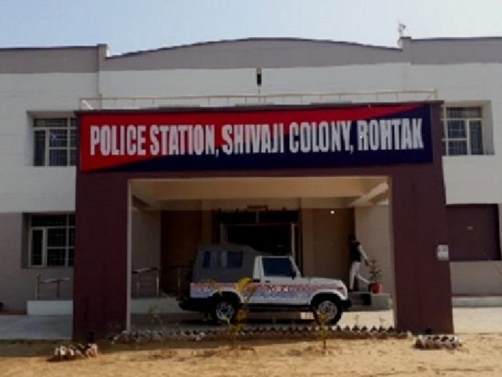 Rohtak Bus scooty Accident Jalebi Chowk woman die Poonam SHO Rakesh ...