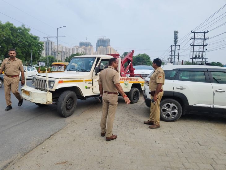 Traffic police action in Greater Noida West