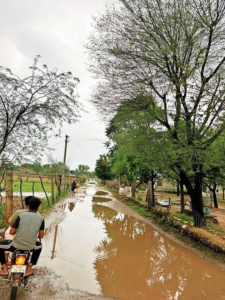 Road got damaged due to rain, connection between Tigri and Narolai and ...