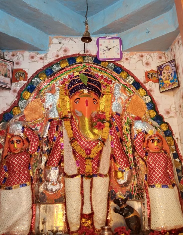 Standing Ganpati's supernatural decoration, devotees thronged to see ...