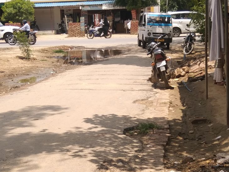 Water filled in the pits on Chandraman Marg of Haidergarh