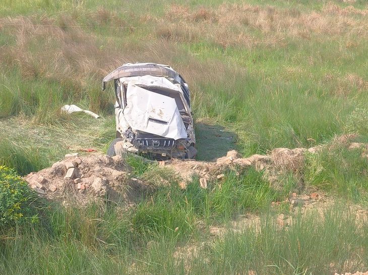 A Scorpio full of wedding guests fell into a 20 feet deep ditch