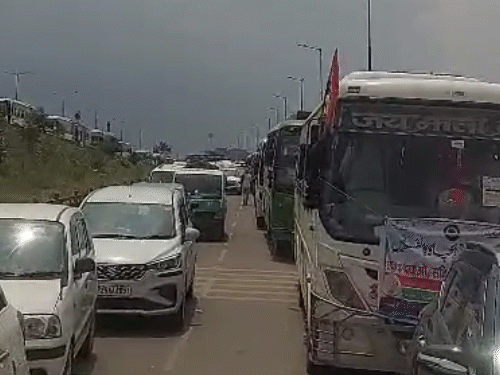 The traffic system of Patna Traffic Police has collapsed | गंगा पथ पर ...