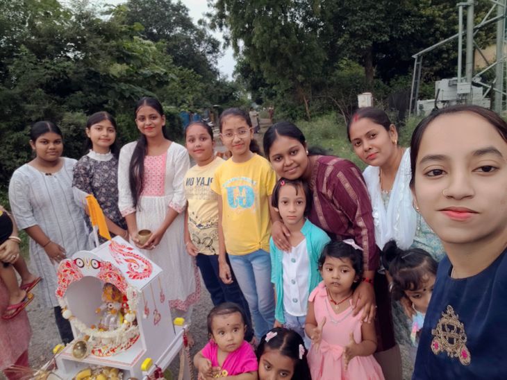 Small children took out Rath Yatra with enthusiasm | छोटे बच्चों ने ...