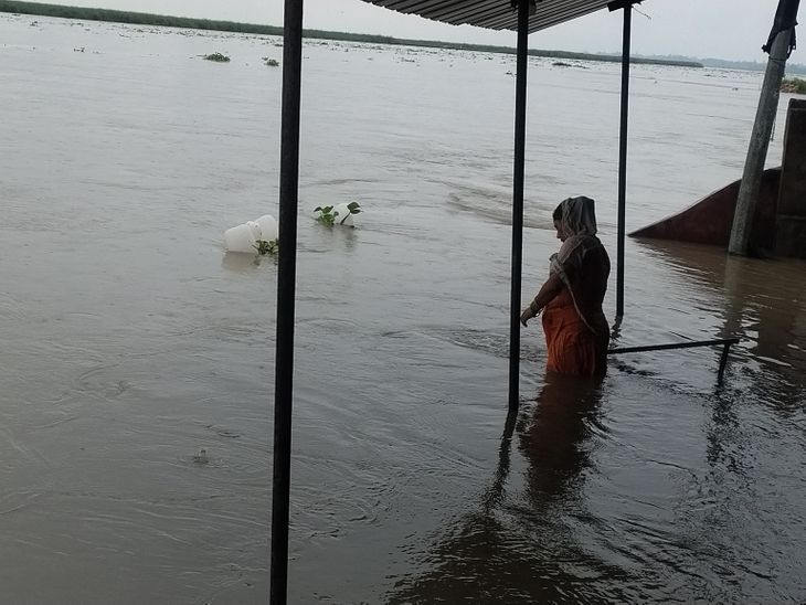 In Anupshahr, water level increased by 7 feet in 10 days | अनूपशहर में ...