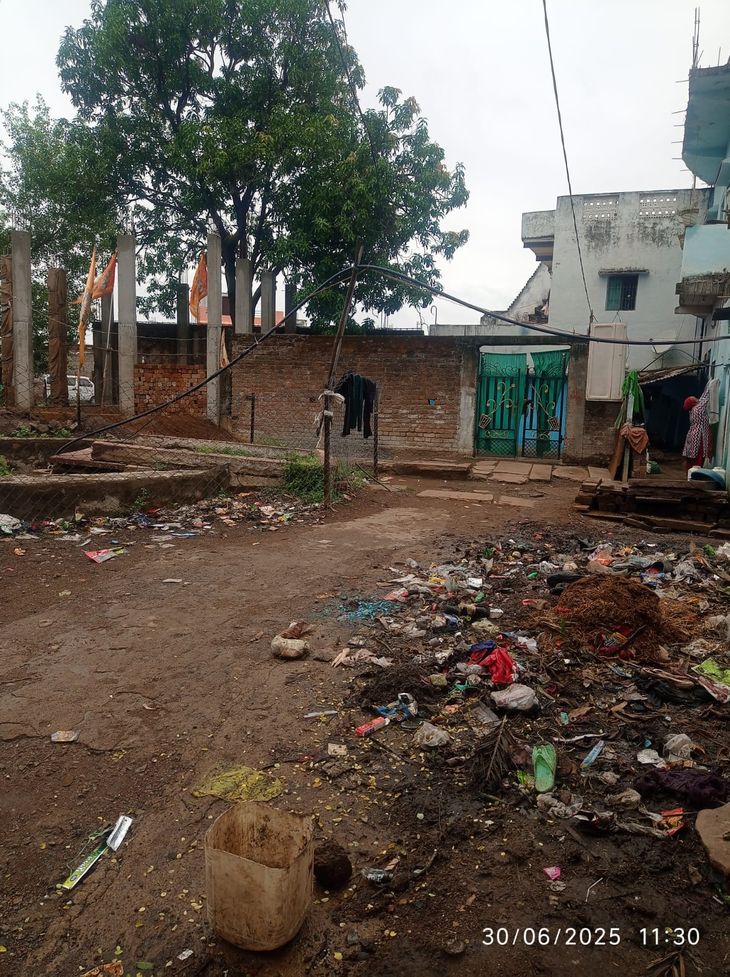 The city council built a garbage house near the temple, anger among the ...