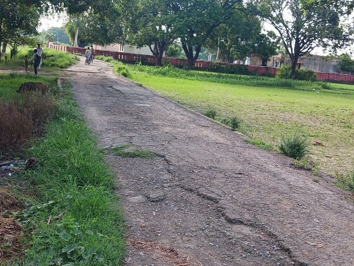 Traffic affected due to dilapidated road in Saughat