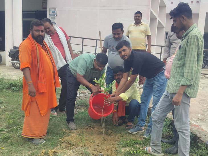 Tree plantation program at Ayodhya CSC | अयोध्या सीएससी में वृक्षारोपण ...
