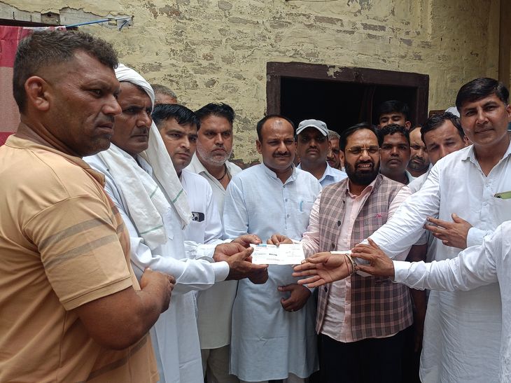 jind-uchana-mla-devender-atri-provides-financial-aid-farmer-crop-damage-update | उचाना में ...