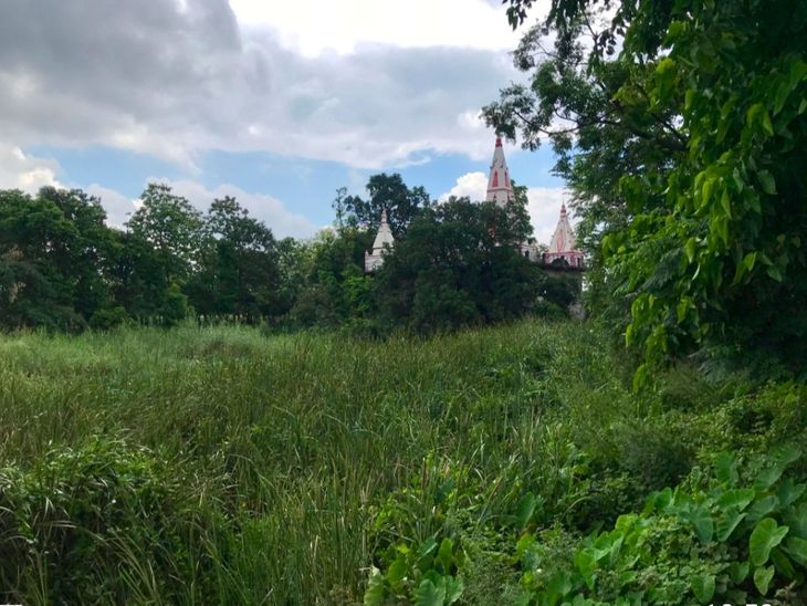 The existence of the ancient Dharmasamdha Pokhara of Ramkola town is in ...