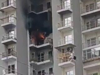Fire in Greater Noida flat due to AC compressor burst | एसी कंप्रेसर ...