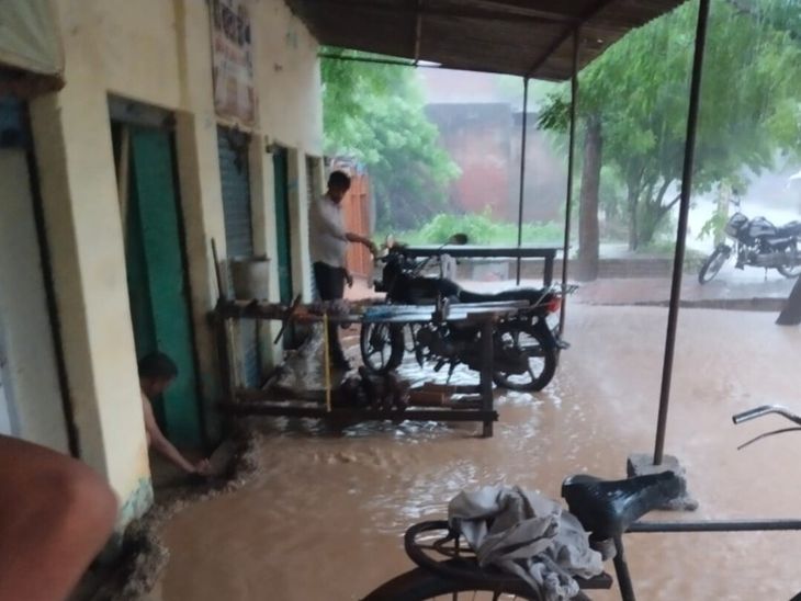 Rain wreaks havoc in Akola, Agra