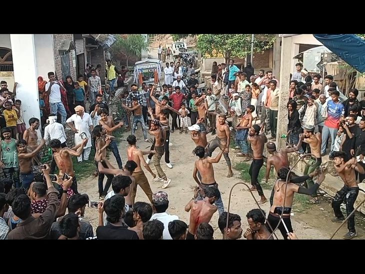 46 tazias were taken out in Madhoganj | माधौगंज में 46 ताजिए निकले ...