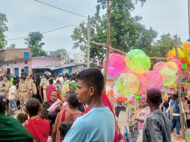 Fair held at Gulra crossroads of Shravasti | श्रावस्ती के गुलरा चौराहे ...