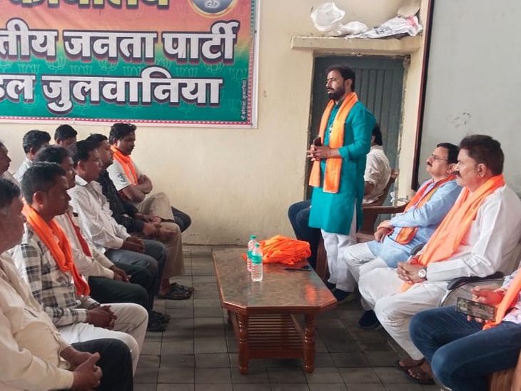 BJP members celebrated Shyama Prasad Mukherjee's birth anniversary by ...