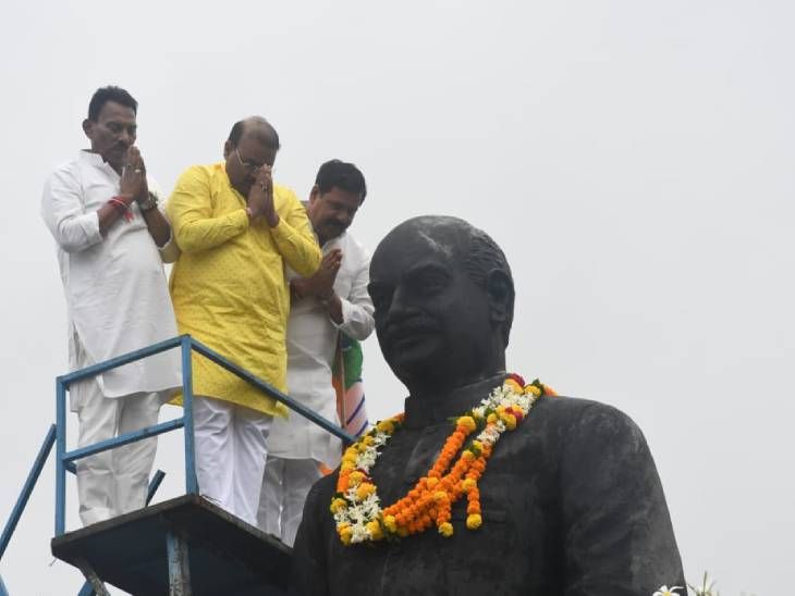 Garland placed on the statue of Dr. Shyamaprasad Mukherjee