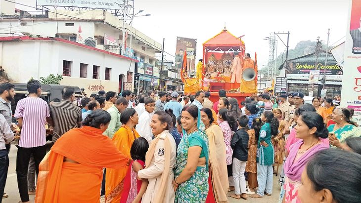 The devotees pulled the chariot of Lord Jagannath with enthusiasm and ...