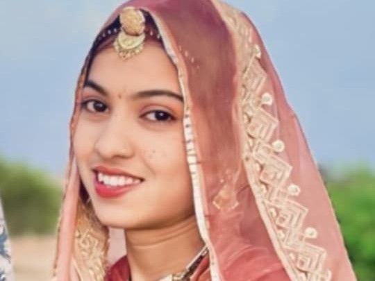 The body of a newly married woman was found hanging in Phalodi | कमरे में फंदे पर लटका मिला ...