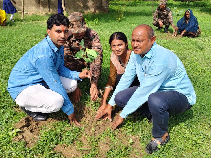 Ganga Task Force and villagers planted trees together