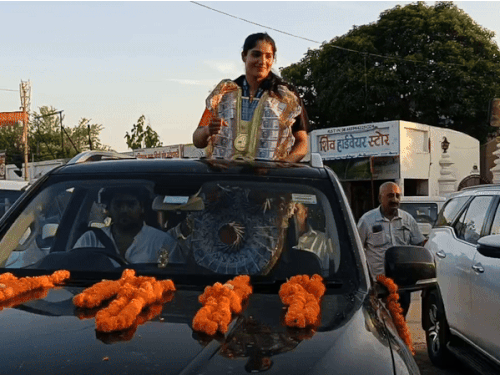 World Boxing Cup won gold medal Nupur Sheoran welcomed on Bhiwani | भिवानी की नुपूर ने वर्ल्ड ...