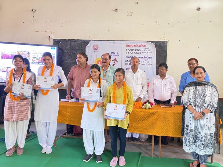 Tourist guide competition organized in Varanasi