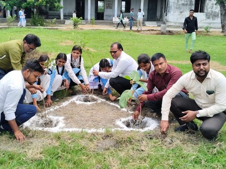Harishankari plantation campaign in Chittauni | छितौनी में हरिशंकरी ...