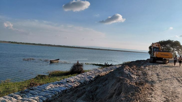 Repair of ring dam stopped due to rise in water level of Ganga | गंगा ...