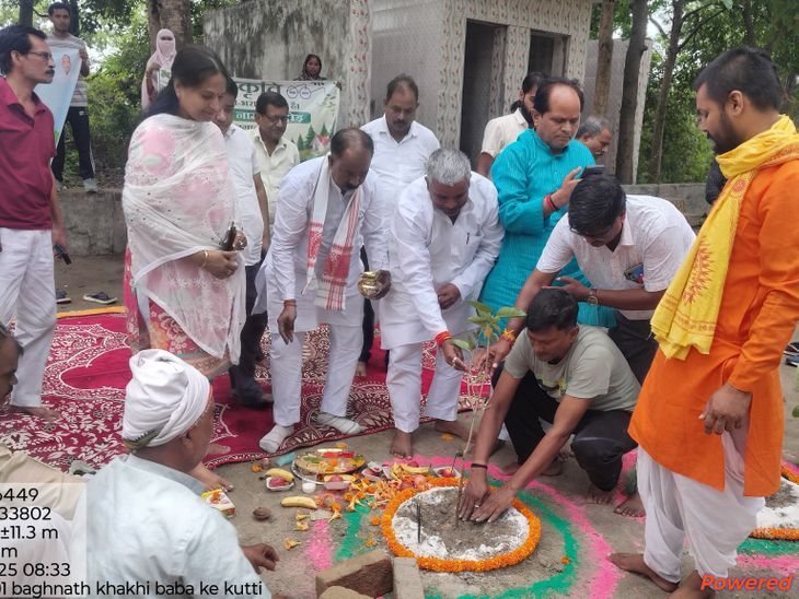 Harishankari garland plantation campaign in Hata | हाटा में हरिशंकरी ...