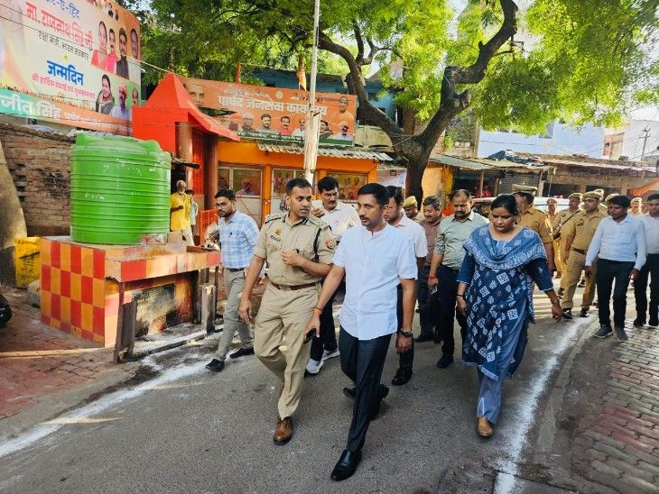 Inspection Mankameshwar and Buddheshwar temple before Sawan Lucknow Dm ...