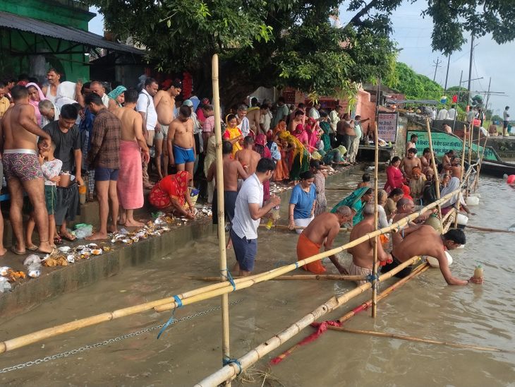 Devotees gathered in Anupshahr on Guru Purnima | गुरु पूर्णिमा पर ...