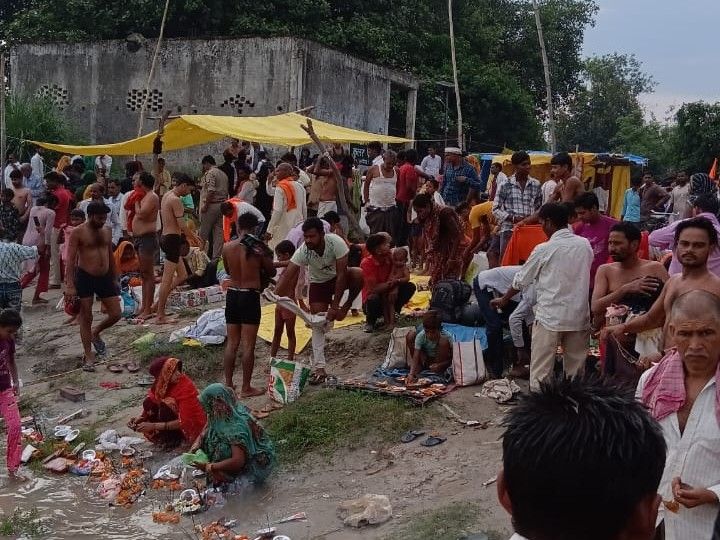 Devotees gather at Pariar Ghat on Guru Purnima | गुरु पूर्णिमा पर परियर ...