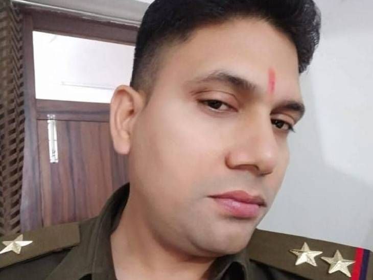 In Kanpur, Inspector Prabhas Sharma along with his gang kidnapped a ...